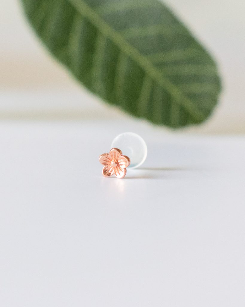Piercing de flor rose gold / 16G - Chulis